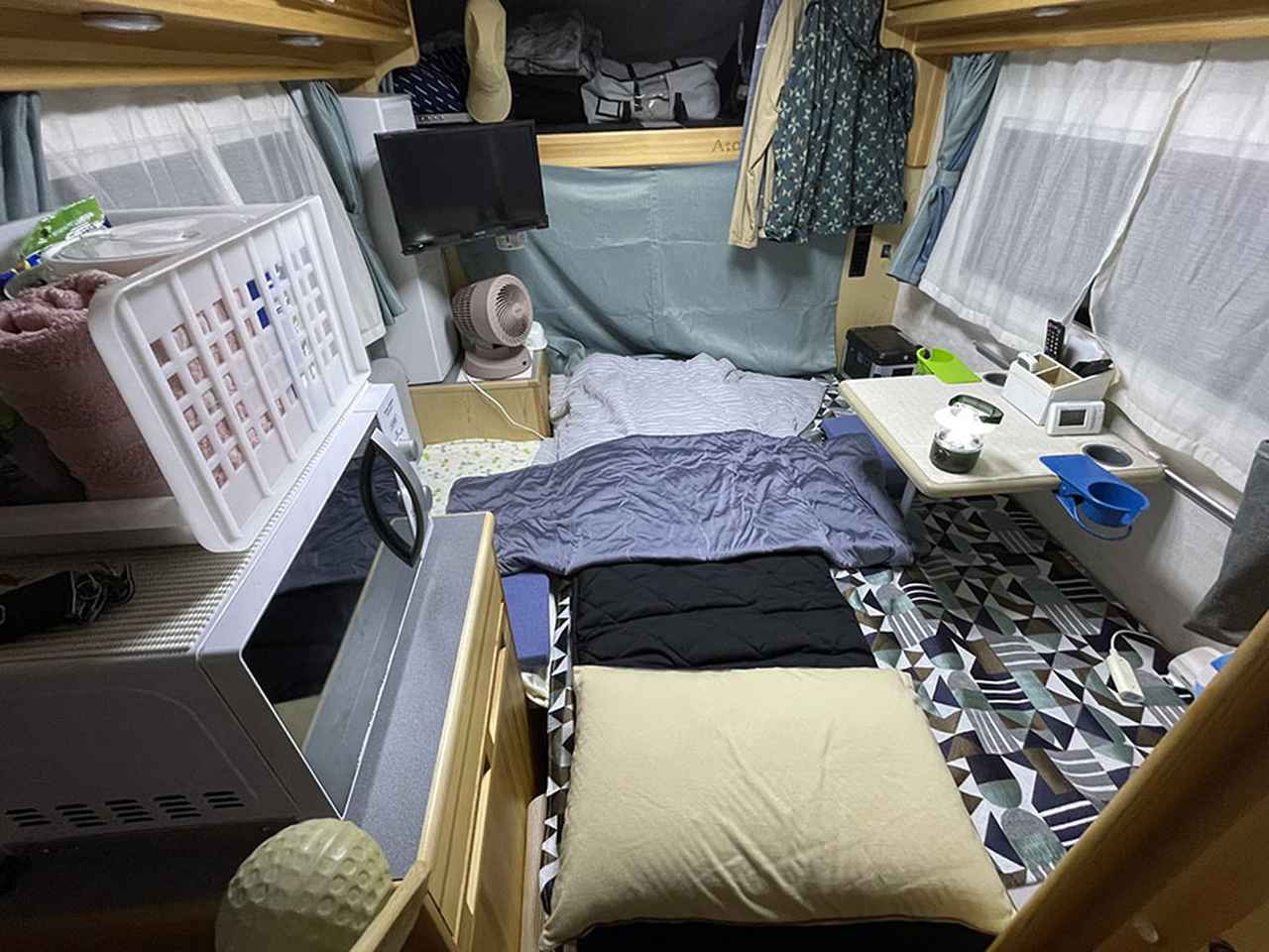 キャンピングカーで心地よく寝るならこんな技！キャンピングカー乗り11人に聞いた車中泊の快眠術 (1/2) - SOTOBIRA