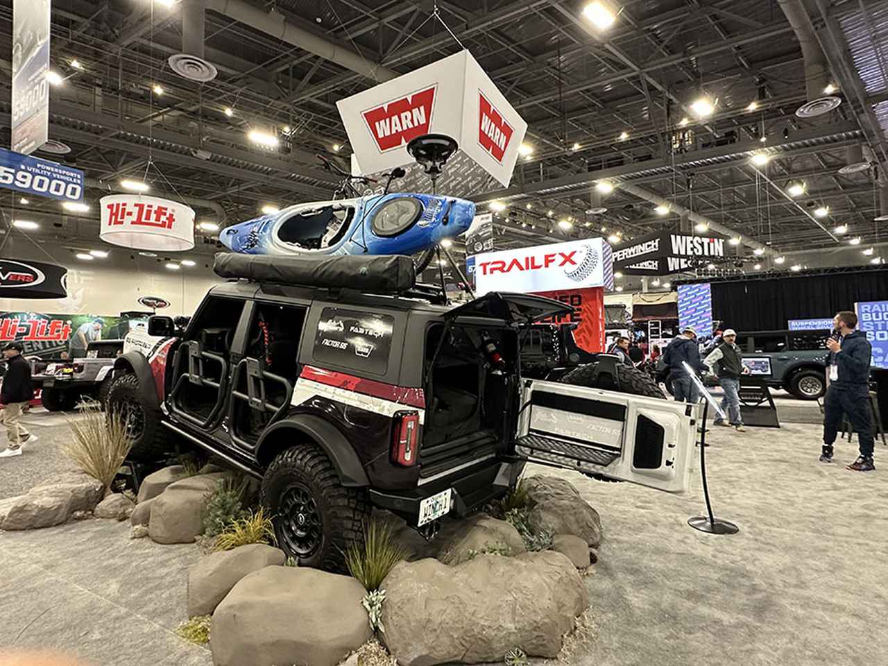 車中泊シーンで流行中の「オーバーランド」 アメリカではブロンコvs.ラングラーで人気争い!?【SEMAショー】 - SOTOBIRA