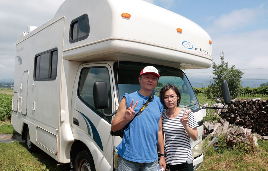 クルマ旅好きに“刺さる”車中泊グッズ！軽バン、キャブコン、SUVの車中泊好きに聞いた、三者三様のリアル愛用品 - SOTOBIRA