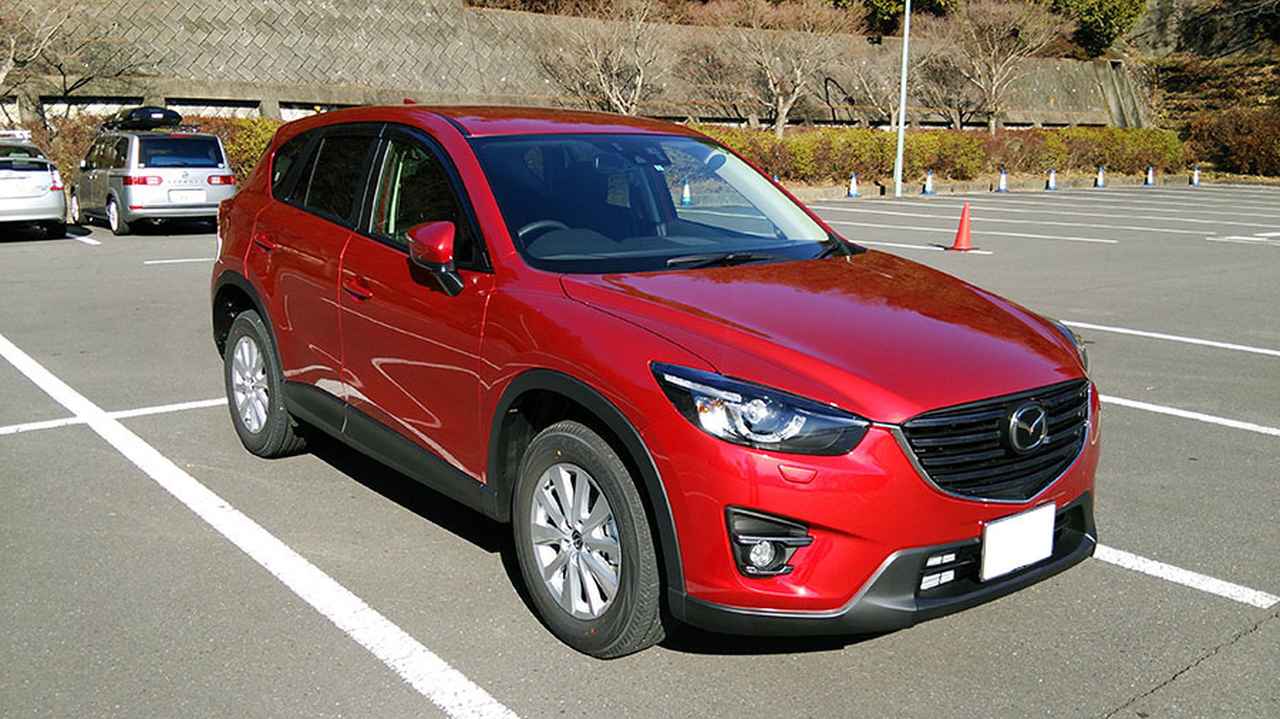 車中泊で体験した怖い話｜大雨の翌朝、目を覚ますとクルマの窓に…… - SOTOBIRA