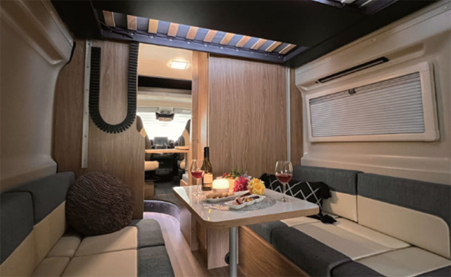 ダイネットが2部屋あるキャンピングカー！欲張りインテリアがたまらないナッツRVの「フォルトナ」 - SOTOBIRA