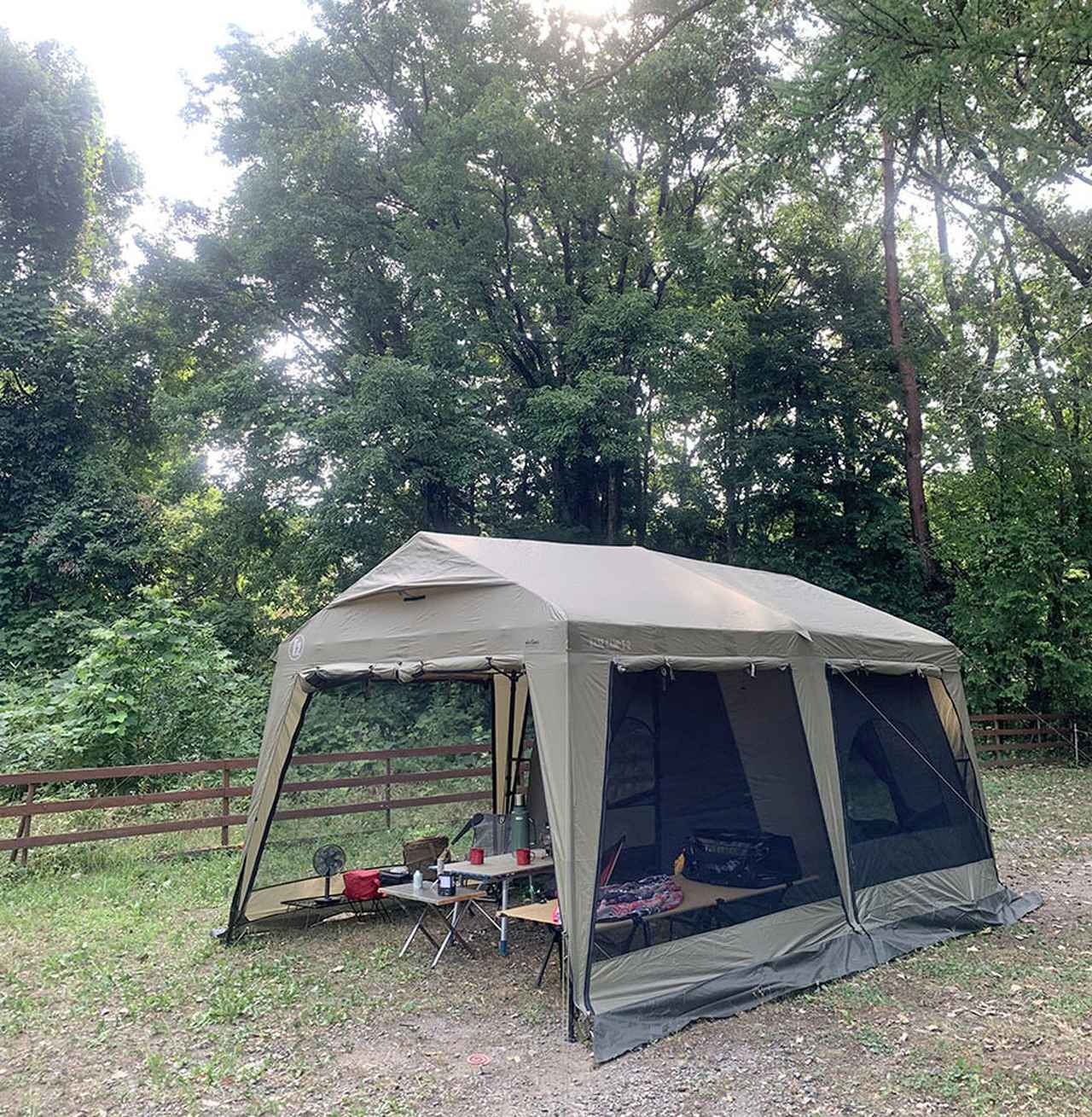 広くて軽いテントは正義！ロッジ型「BASE CAMP」シリーズは車中泊キャンプの本命テントにもなりそう！ - SOTOBIRA