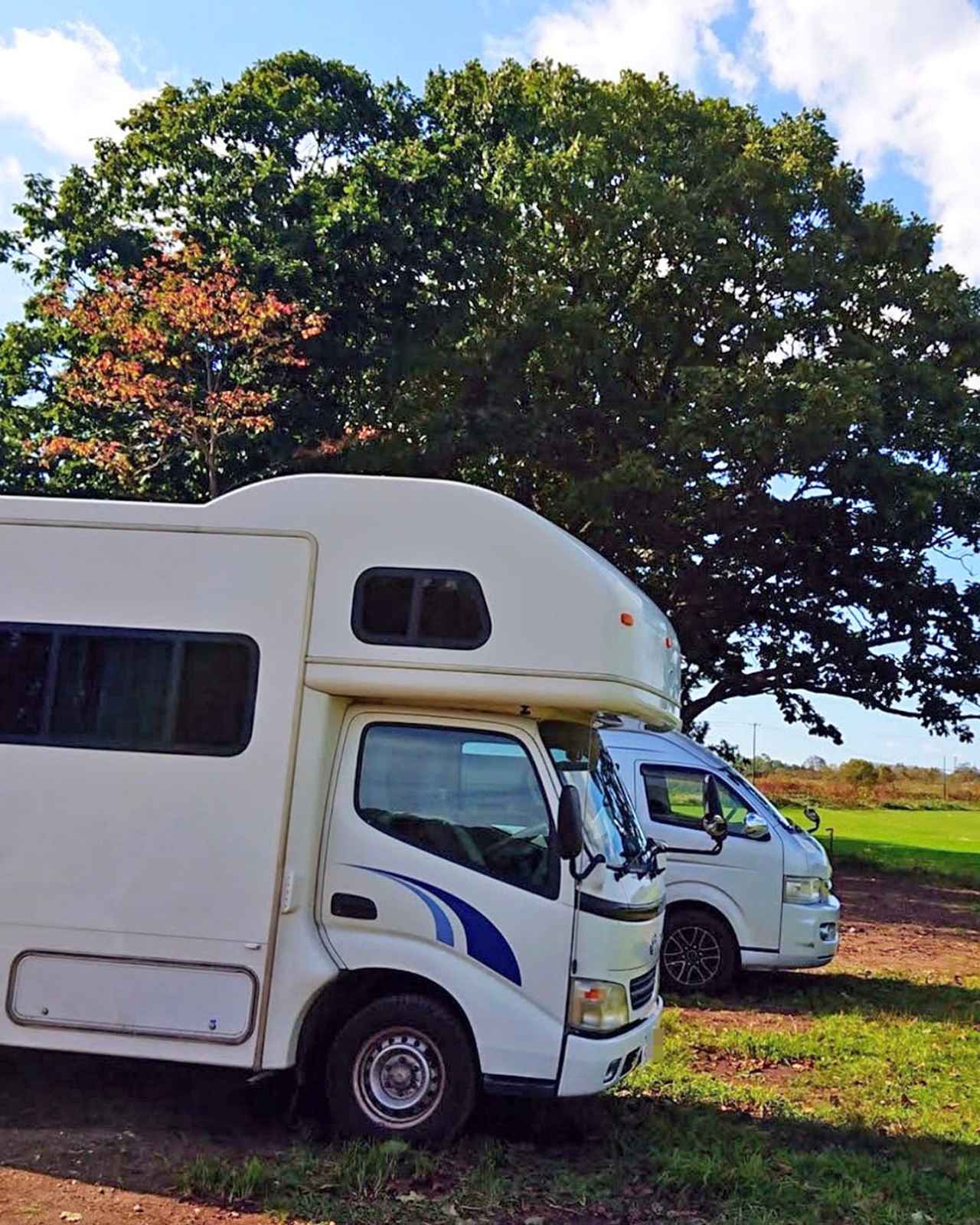 キャンピングカーの家庭用エアコンで暑い夏もノンストレス！ 日本一周夫婦、夏の車中泊暑さ対策 - SOTOBIRA