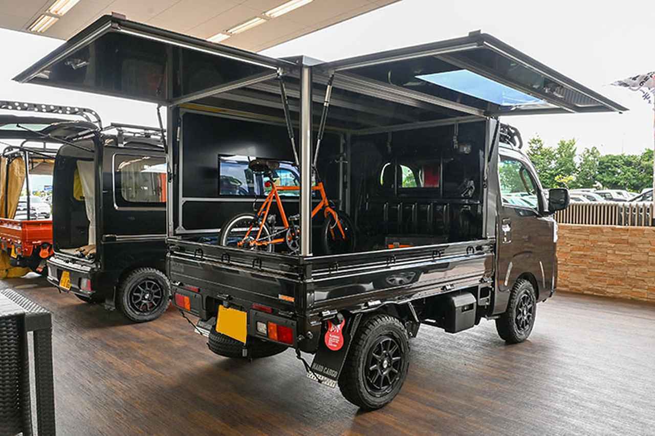 軽トラが無骨カッコいいキャンピングカーに！トヨタディーラーが製作したアウトドア仕様軽キャンパー - SOTOBIRA