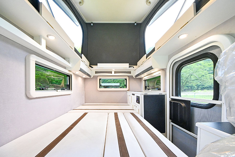 軽トラキャブコンにおしゃれなシンプルデザイン採用。見た目すっきりだけど、装備充実で4人旅できる！ - SOTOBIRA