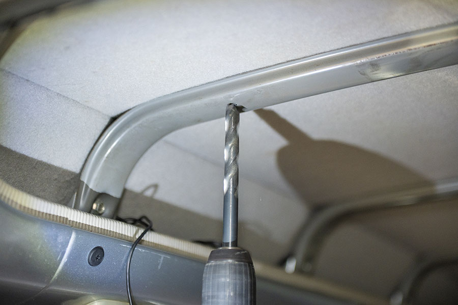 【車中泊DIY講座②-2】簡単に天井板張りができる秘密兵器登場！ちょもかのハイゼットカーゴ・カスタム大作戦 (1/2) - SOTOBIRA