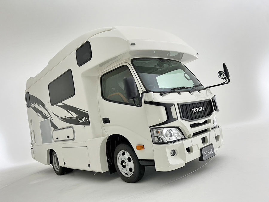 斬新アイデア満載のキャンピングカーが一挙5台デビュー！ダイレクトカーズがジャパンキャンピングカーショー2024でお披露目 - SOTOBIRA