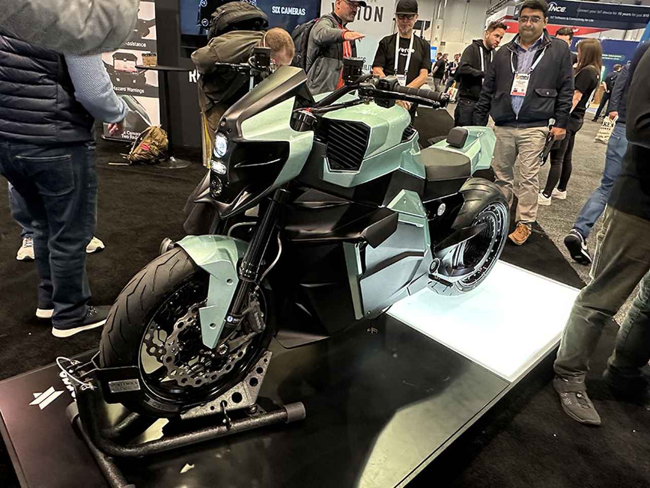 CES 2024レポート⑤ AKIRAバイク風の電動モーターサイクル＆EVまわりの企業をチェック！ - SOTOBIRA