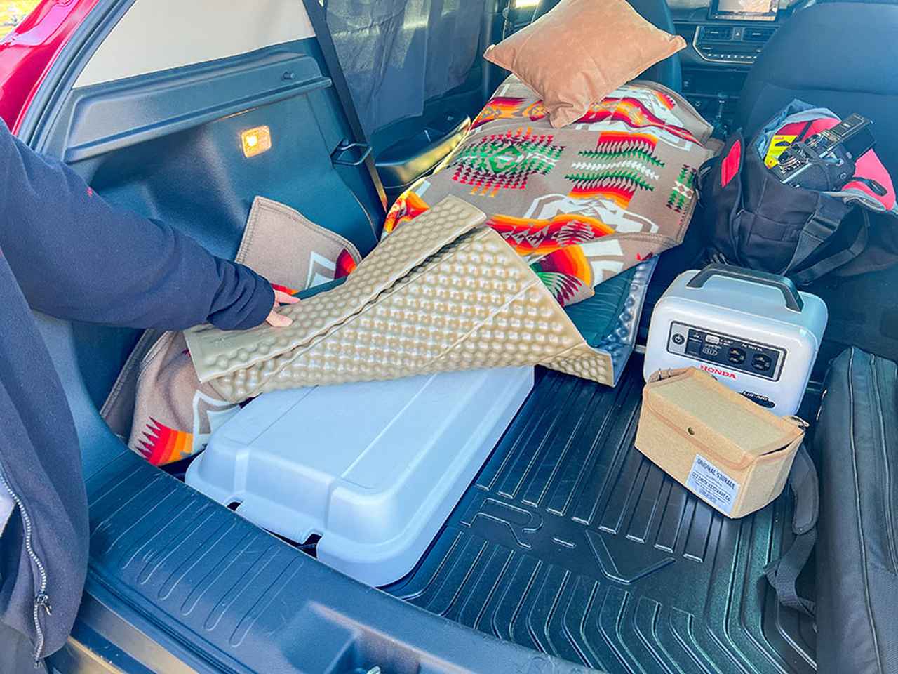 ホンダ・WR-Vで車中泊はできる？販売好調のコンパクトSUVを車中泊仕様にアレンジした結果…… - SOTOBIRA