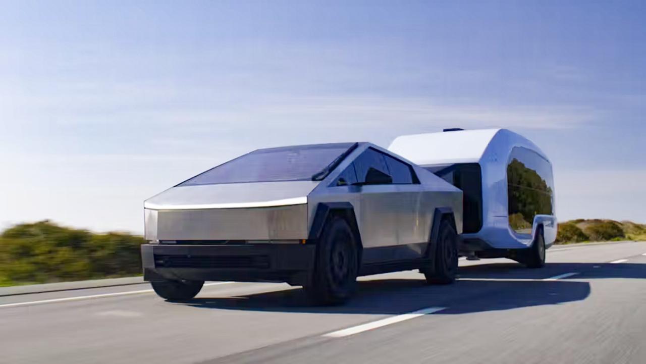 こいつ…動くぞ！けん引車なしで自走するEVキャンピングトレーラー 連結作業が簡単、超信地旋回もできる！まさに動く家 - SOTOBIRA