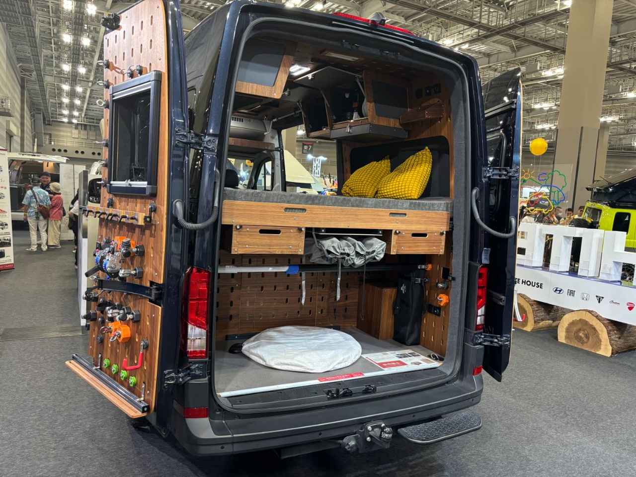 2024年後半、新作キャンピングカー続々登場！東京キャンピングカーショーで見つけた注目モデル16選 (1/2) - SOTOBIRA