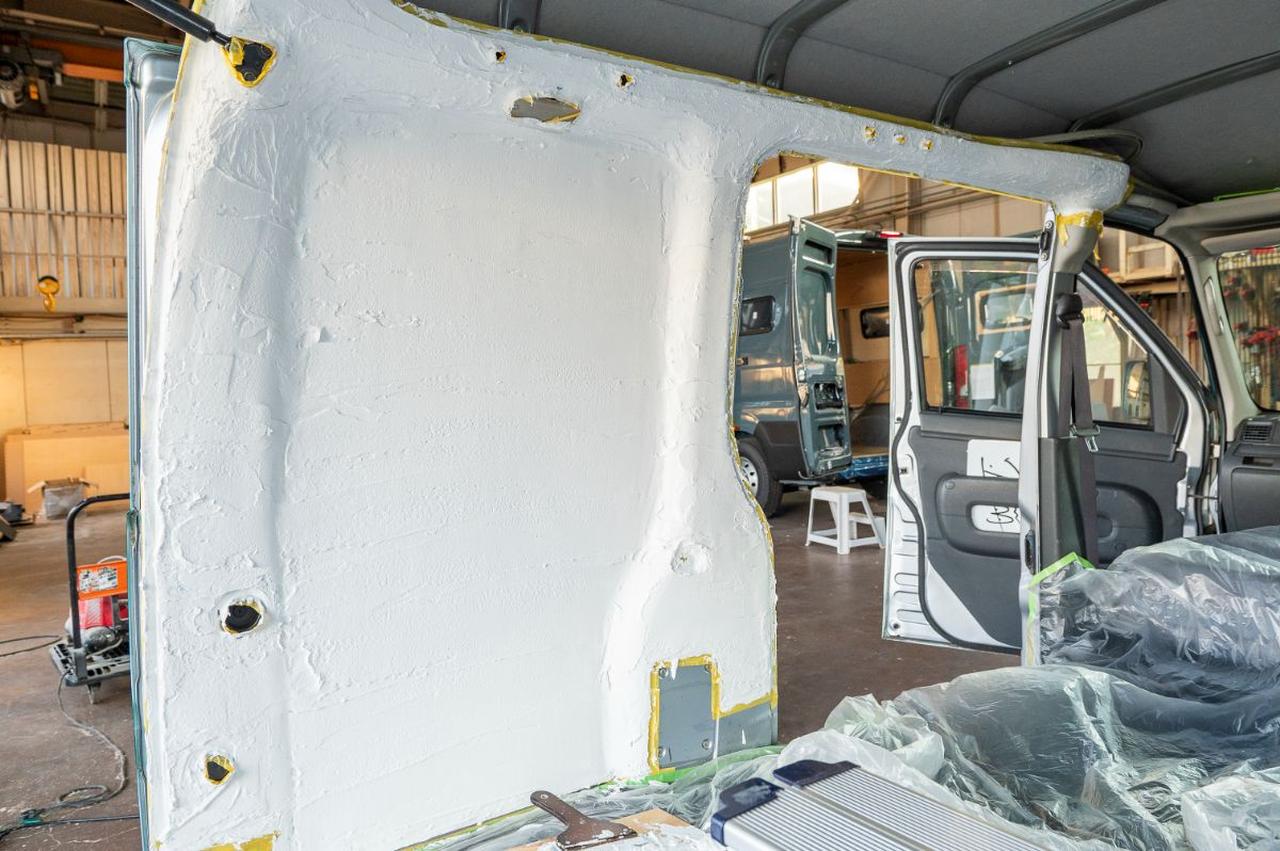 【車中泊DIY講座⑥-1】「モルモル」で理想の漆喰風空間に近づく大改造！ - SOTOBIRA