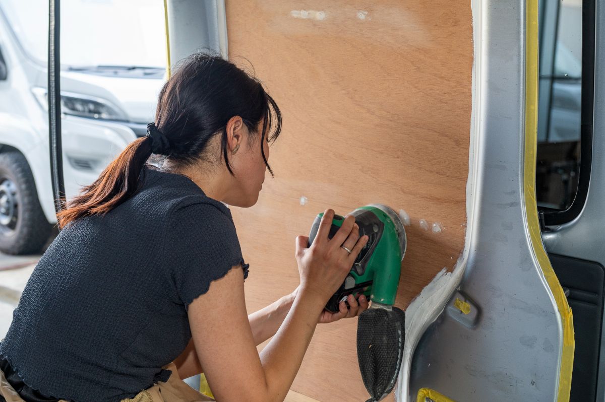 【車中泊DIY講座⑥-1】「モルモル」で理想の漆喰風空間に近づく大改造！ - SOTOBIRA