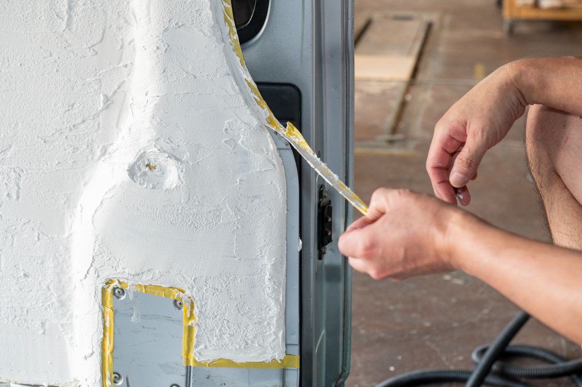 【車中泊DIY講座⑥-1】「モルモル」で理想の漆喰風空間に近づく大改造！ - SOTOBIRA