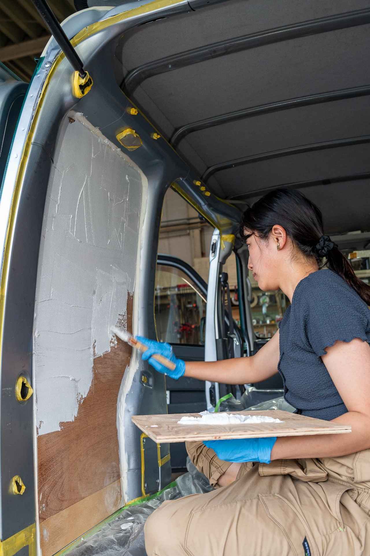 【車中泊DIY講座⑥-1】「モルモル」で理想の漆喰風空間に近づく大改造！ - SOTOBIRA