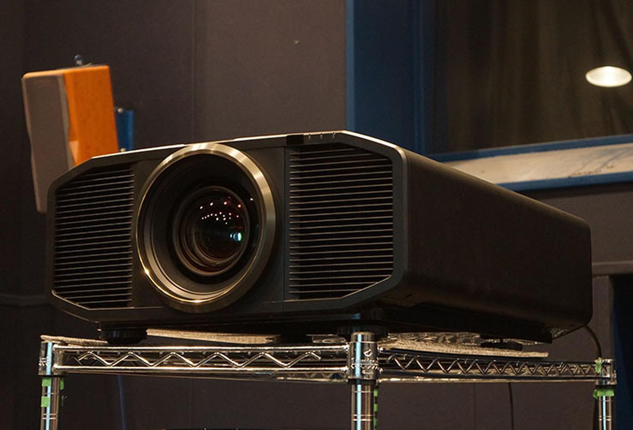 麻倉怜士のまるごと好奇心 第64回JVCのリアル4K機「DLA-Z1」が大画面映像の新しい時代を拓く - Stereo Sound ONLINE