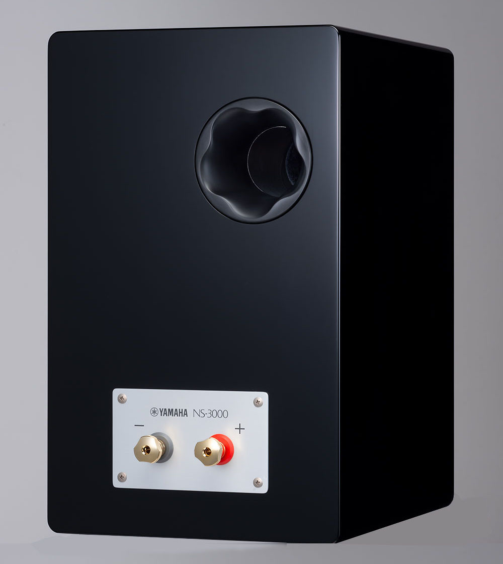「NS-3000」が獲得した、新しい“ヤマハの音”をぜひ一度聴いて欲しい。理想の小型ブックシェルフスピーカーを目指した開発陣の想いを聞いた ...