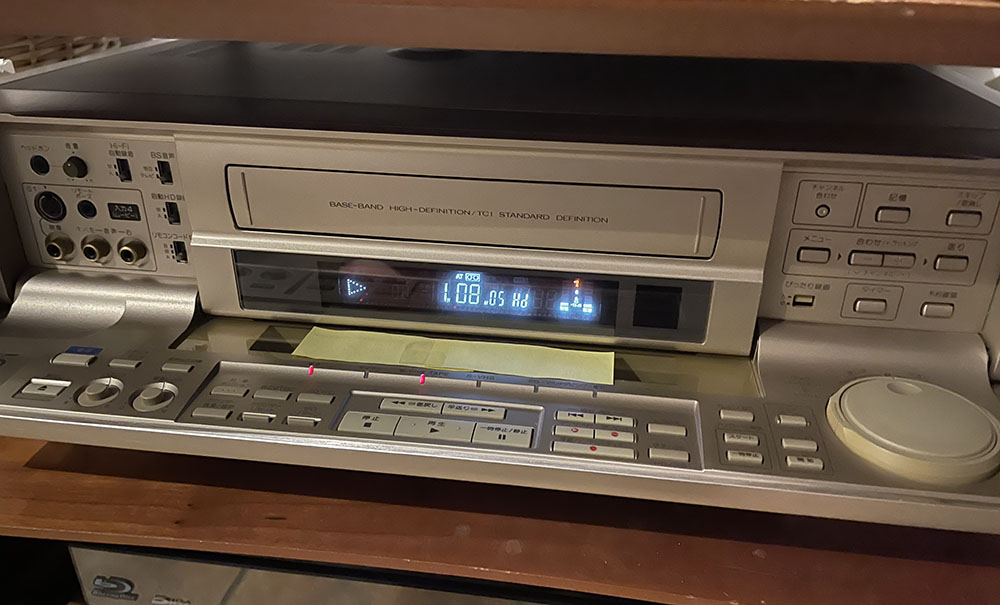 奇跡の復活（？）を遂げたW-VHSデッキで、24年前のハイビジョンエアチェックテープが甦った。そしてまた、新たな悩みが…… - Stereo ...