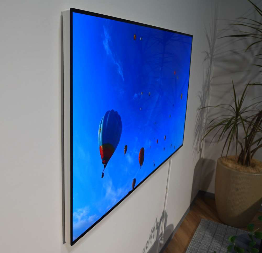 55インチ有機ELテレビが、出っ張りわずか3.5cmで壁掛できる!? パナソニックのウォールフィットテレビ「LW1」シリーズは、新しいテレビのありよう、くらしの空間を生み出す - Stereo ...