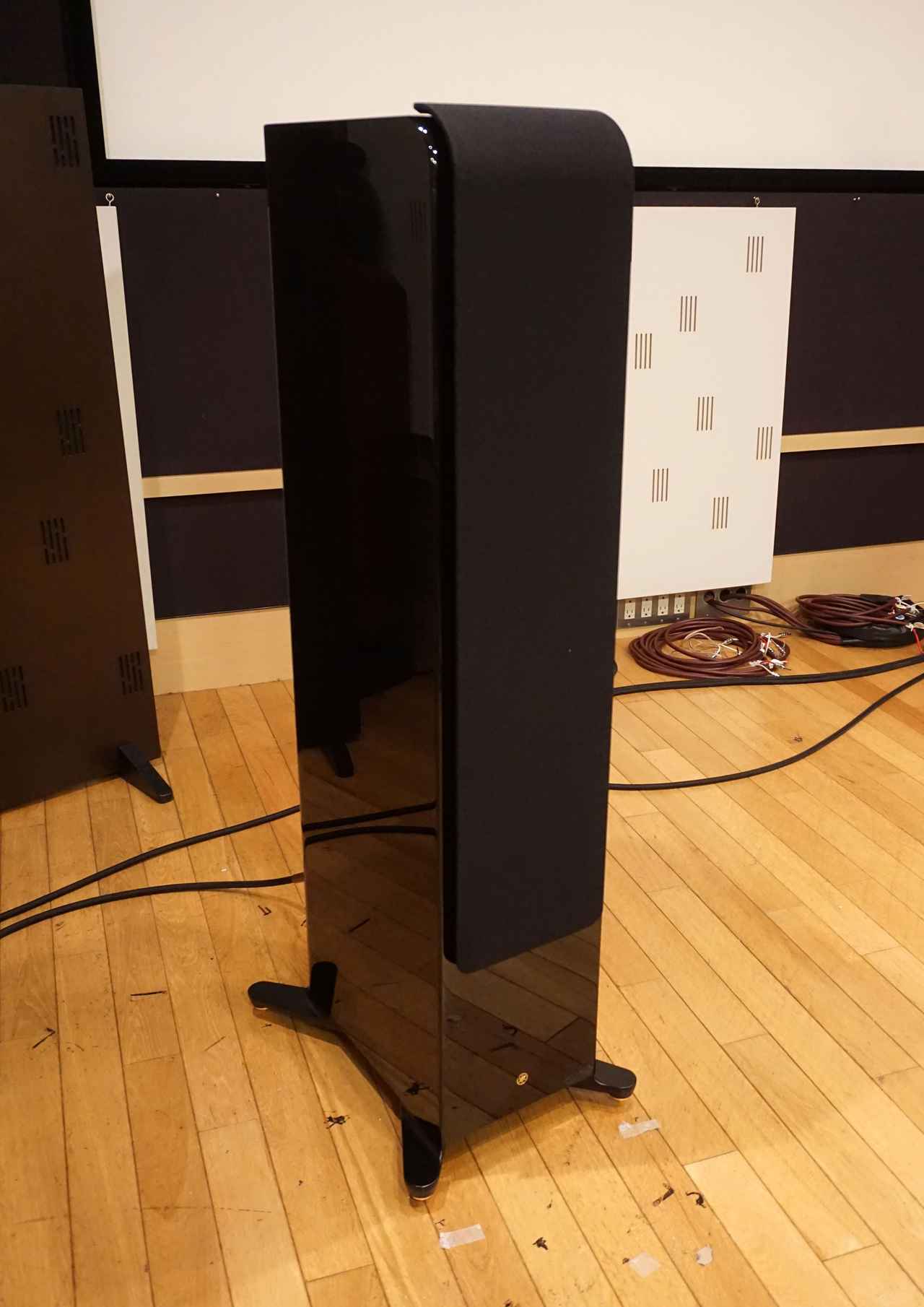 心地いいリスニング体験を実現する、ヤマハの新型トールボーイ「NS-2000A」がいよいよ登場。全ユニットで同じ振動板素材を搭載したハーモニアス ...