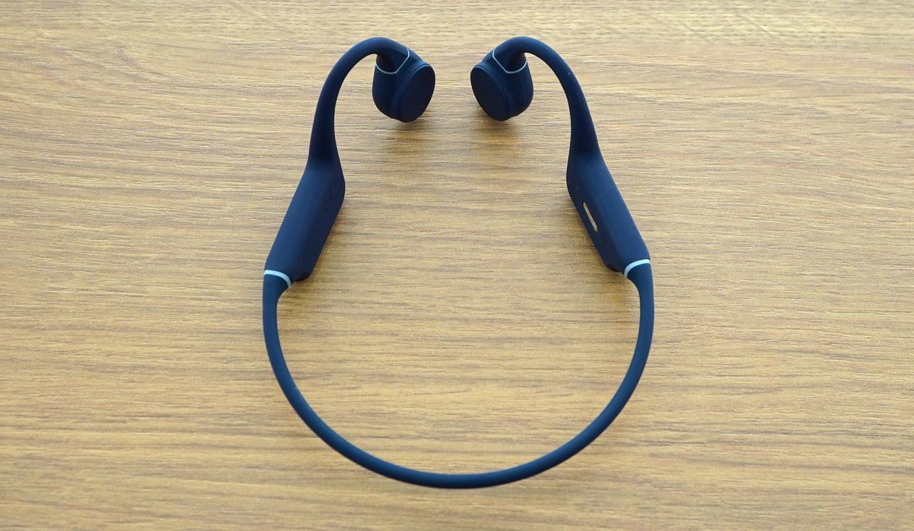 ながら聴きに好適の骨伝導ワイヤレスヘッドセット「Creative Outlier Free Pro」。低遅延モードも搭載し、映像コンテンツの ...