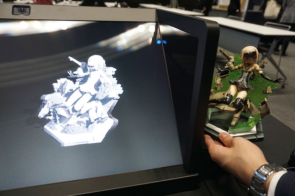 裸眼で自然な3D映像を楽しめる、ソニーの空間再現ディスプレイが27インチに大画面化！ 「ELF-SR2」はデザインや建築から医療分野まで、活躍の場が広がる - Stereo Sound ONLINE