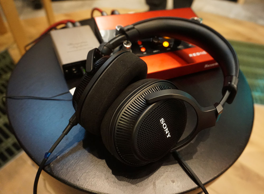 ソニー「MDR-MV1」と「360VME」は、ヘッドホンによるサラウンド再生の革命だ！ 立体音響制作の現場を大きく変える新提案に迫る（3）：麻倉怜士のいいもの研究所 レポート98 ...