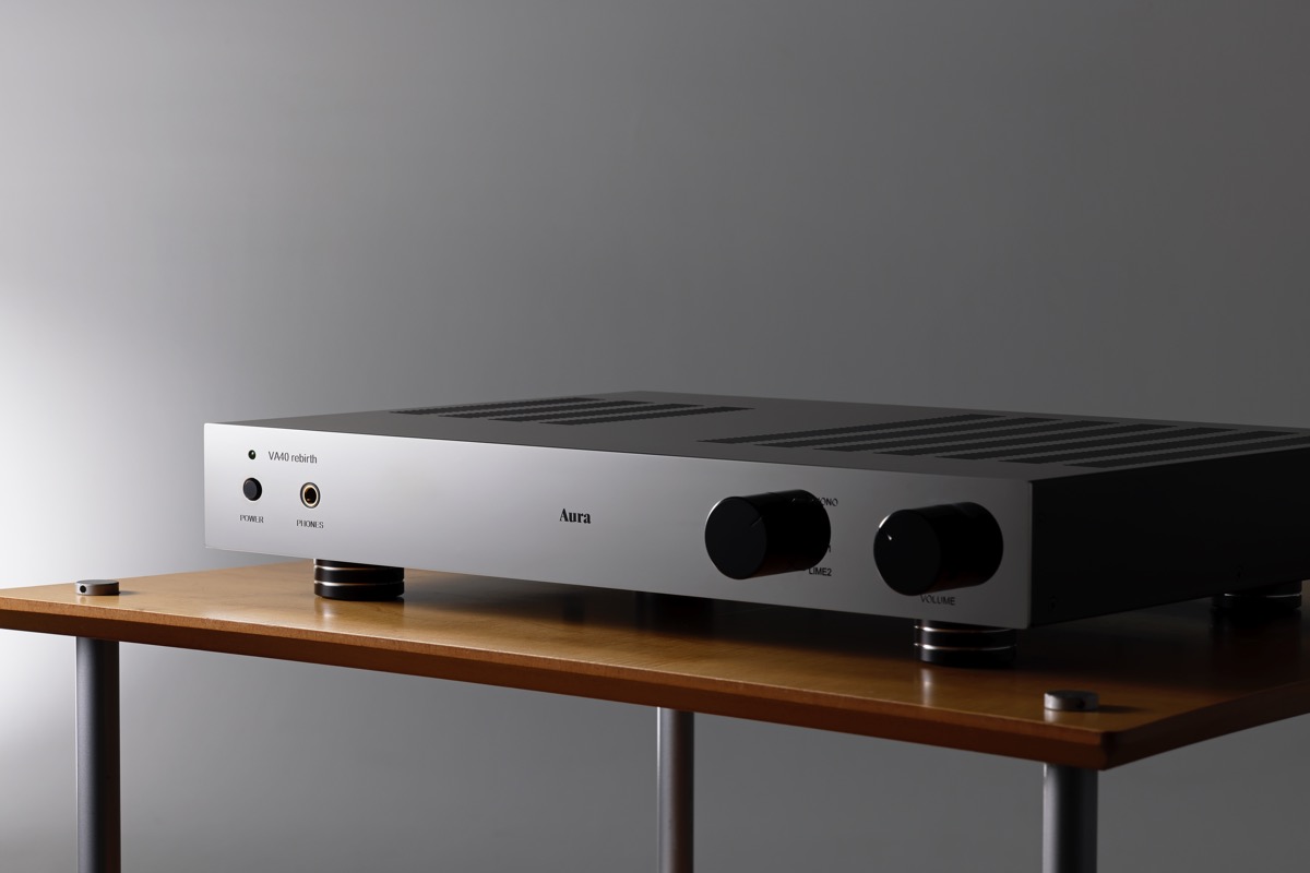 ホットで力感に満ちた音に夢中！オーラデザイン創業35周年記念で復活。傑作プリメインアンプVA 40の現代版を聴く Aura「VA 40 rebirth」 - Stereo Sound ONLINE