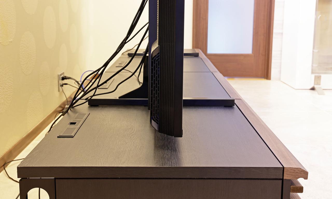 画質、迫力、楽しさ、すべてが桁違い！ リビングでレグザ「100Z970M」を味わい尽くす【第一回：搬入編】「わが家に100 V直視型がやってきた！ さてどうやってセットする ...