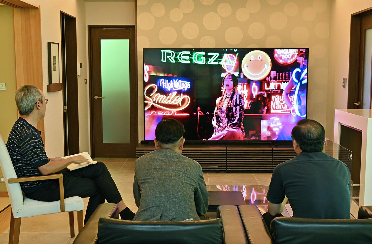 画質、迫力、楽しさ、すべてが桁違い！ リビングでレグザ「100Z970M」を味わい尽くす【第三回：どハマリ編】「リビングの100V型大画面がもたらす感動を、みんなで語り合いたい ...