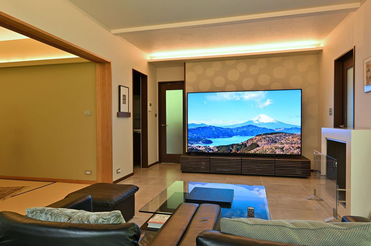 画質、迫力、楽しさ、すべてが桁違い！ リビングでレグザ「100Z970M」を味わい尽くす【第三回：どハマリ編】「リビングの100V型大画面がもたらす感動を、みんなで語り合いたい ...