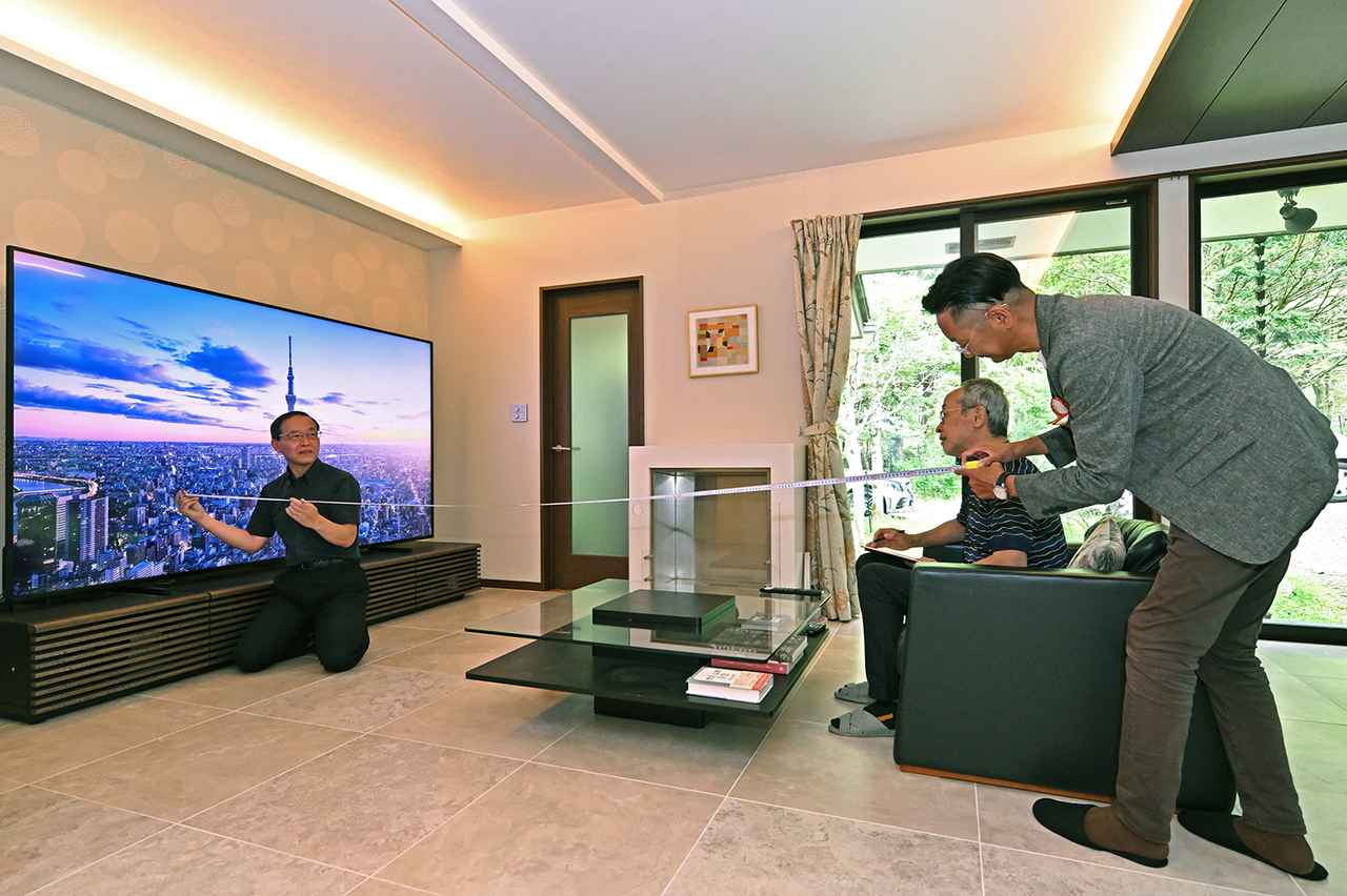 画質、迫力、楽しさ、すべてが桁違い！ リビングでレグザ「100Z970M」を味わい尽くす【第三回：どハマリ編】「リビングの100V型大画面がもたらす感動を、みんなで語り合いたい ...