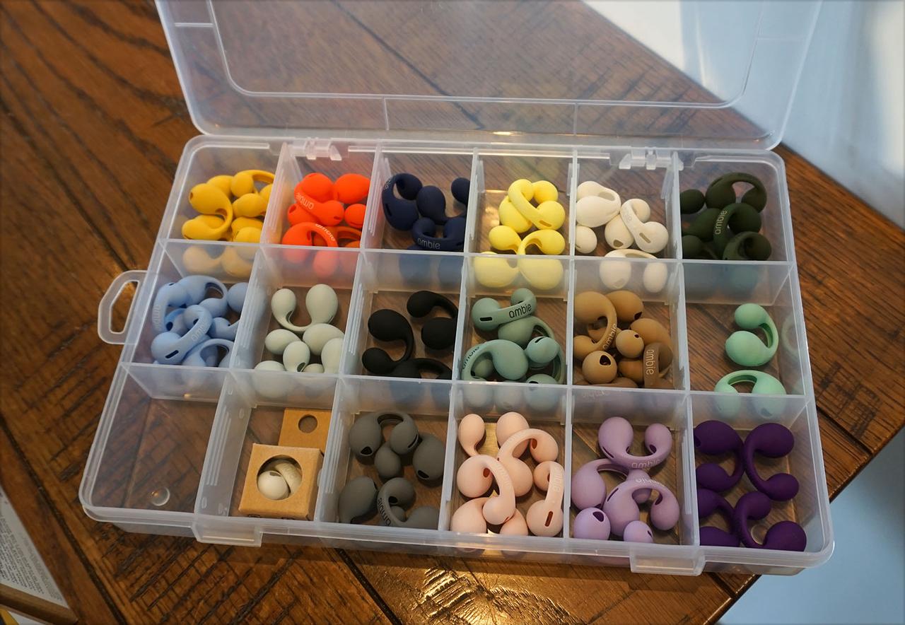 アクセサリーのように、ずっとつけていたくなる。ambieの “耳をふさがない、ながら聴き” 用完全ワイヤレスイヤホン「AM-TW02」で、いつでもBGMに包まれる - Stereo Sound ...