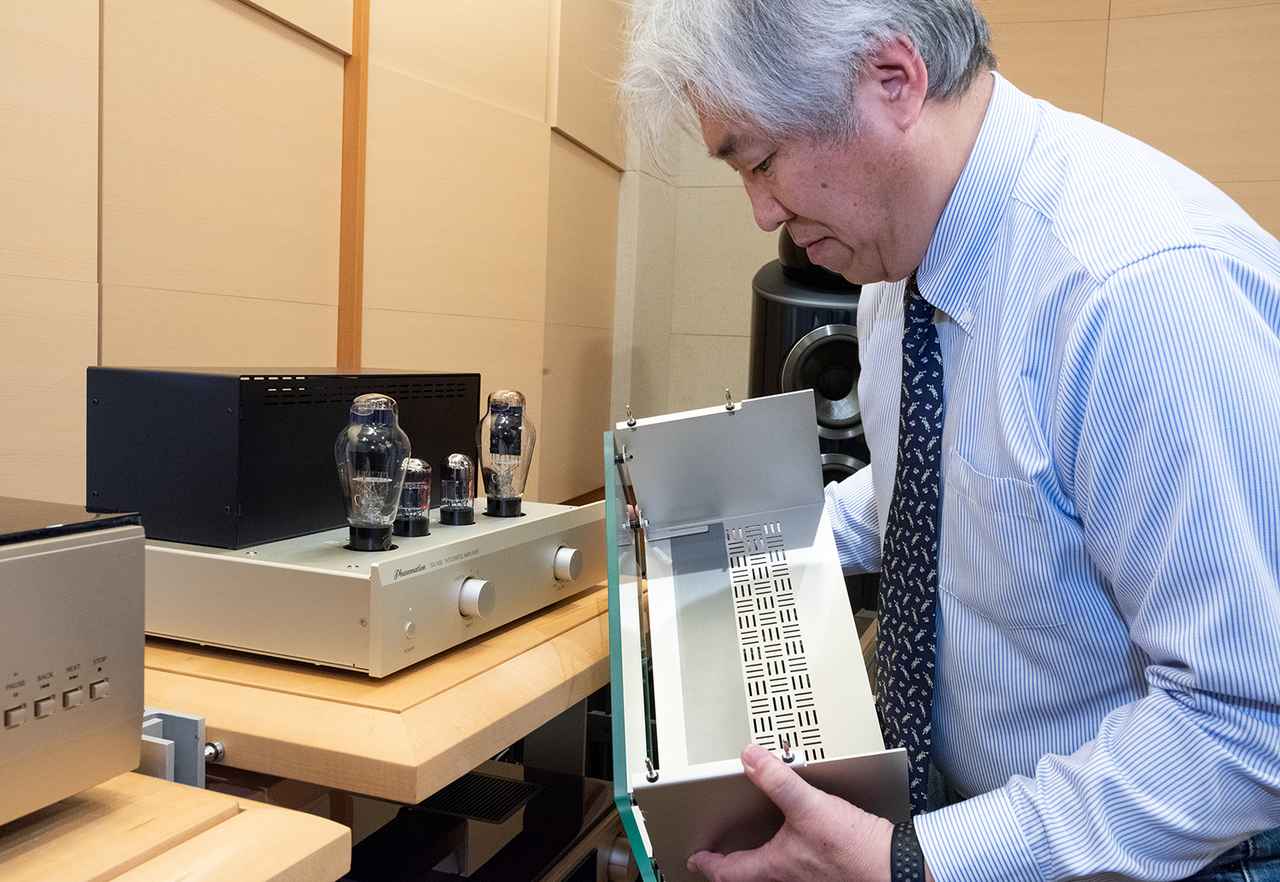 直熱三極管WE300Bを双三極管6SN7でドライブする本格的な真空管プリメインアンプ、フェーズメーション「SA1500」を徹底吟味する。反応の鋭い鮮明な音で、声色の生々しさが印象的だ ...