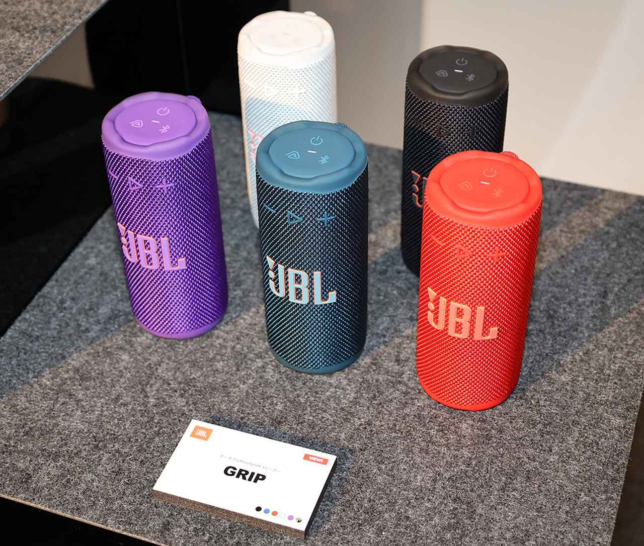 JBL初のイヤーカフ型完全ワイヤレスイヤホン「JBL Soundgear Clips」が発表。音場感に優れ、パワフルなJBLサウンドが楽しめる ...