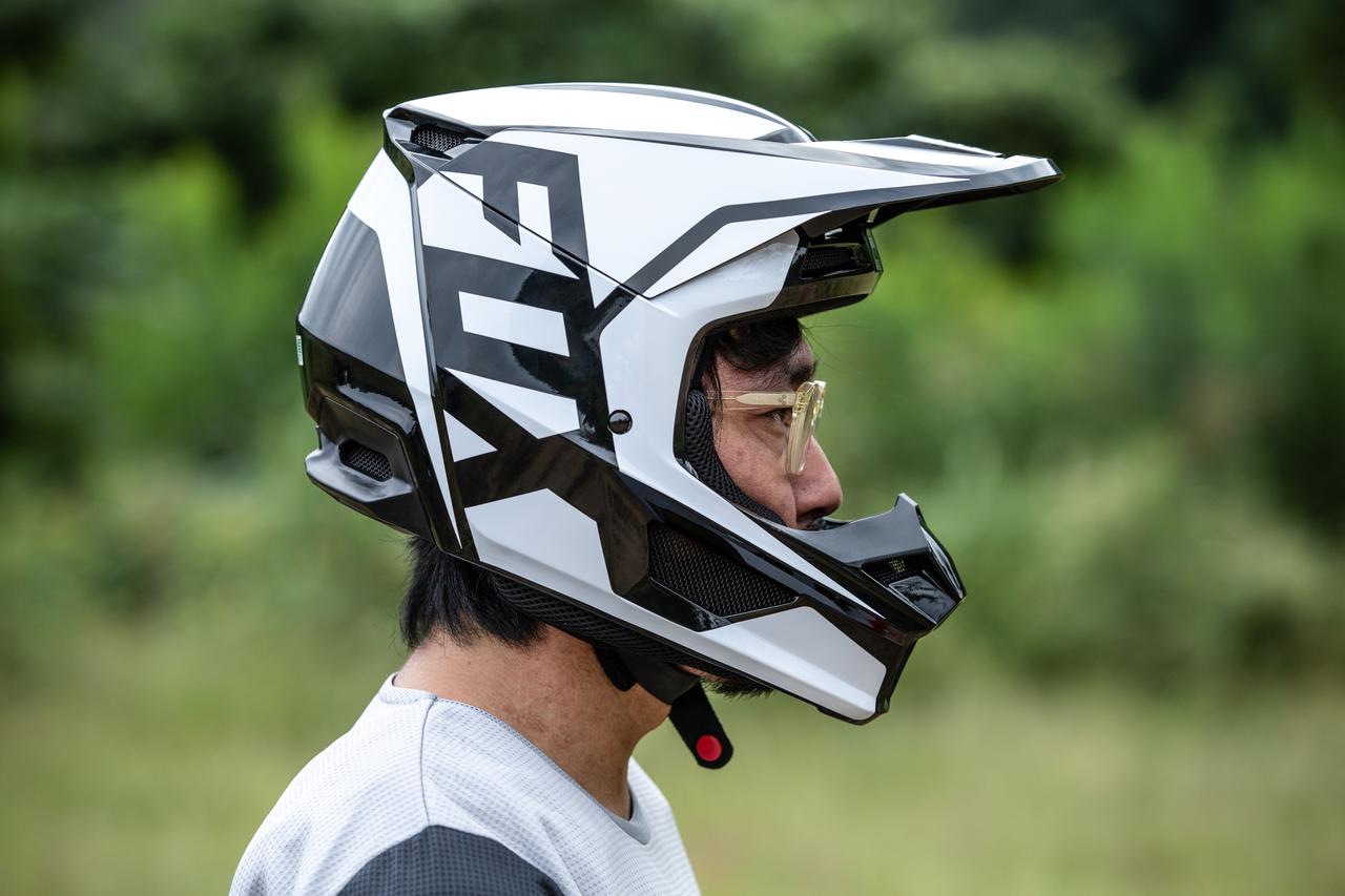 公道OKなFOX新V1ヘルメットが、びっくりするほど軽かった件 (2/3) - Off1.jp（オフワン・ドット・ジェイピー）