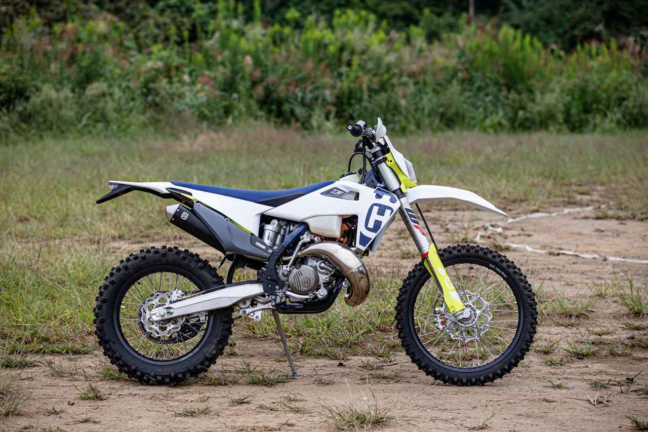 1日たっぷり試乗、ハスクバーナTE150i「125というより、250に近い感触。キャブとは明確に違う、新時代性」 (1/4) - Off1 ...