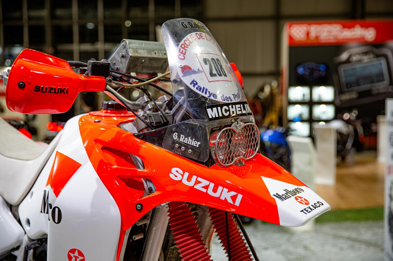 怒濤EICMA・往年のDR.BIGテイストな、新しい怪鳥Vストローム1050がお目見え (5/5) - Off1.jp（オフワン・ドット・ジェイピー）