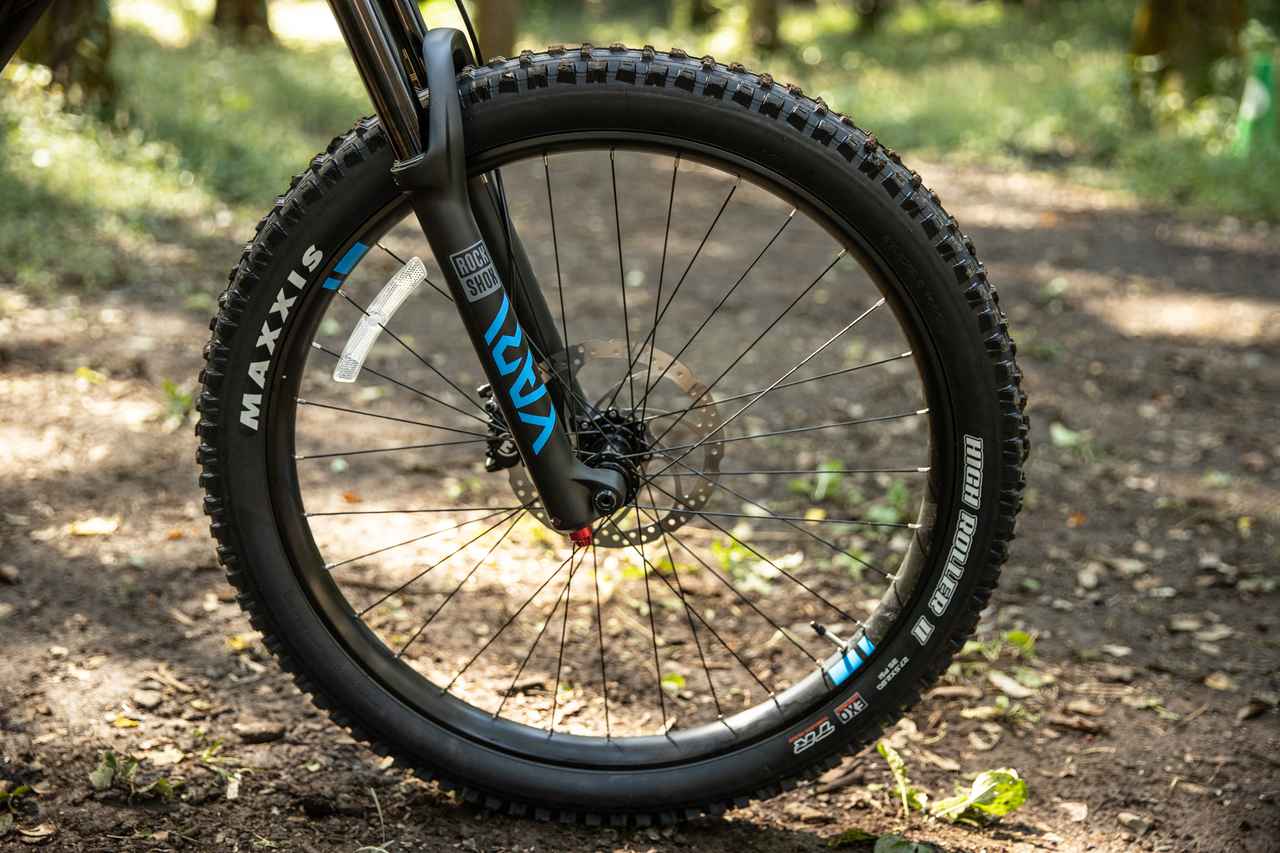 E-MTB「YPJ MT-Pro」は、まるでYZの懐をめっちゃ深く別物次元までチューンしたようなバイクでした (5/6) - Off1.jp（オフワン・ドット・ジェイピー）