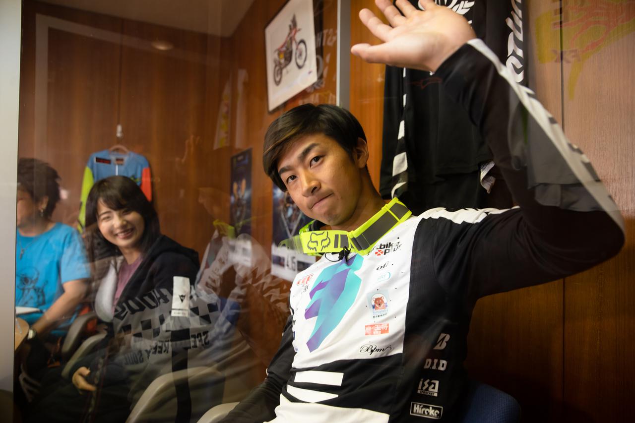 爽快感マックスの“スーパークロス”なりきりゲームを、めいっぱい遊んでみた (2/3) - Off1.jp（オフワン・ドット・ジェイピー）