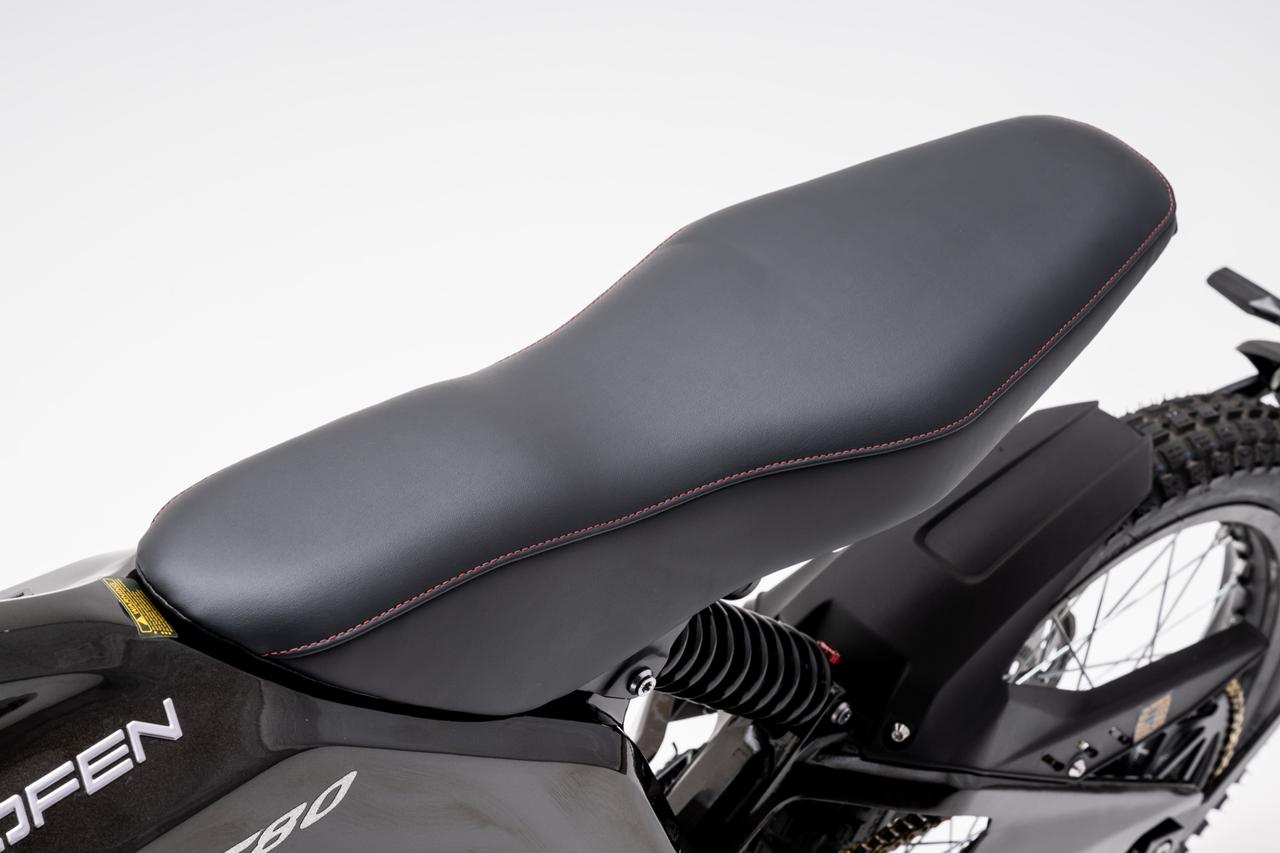 日本初上陸。公道も走れる中国産電動バイク「CAOFEN F80」インプレッション - Off1.jp（オフワン・ドット・ジェイピー）