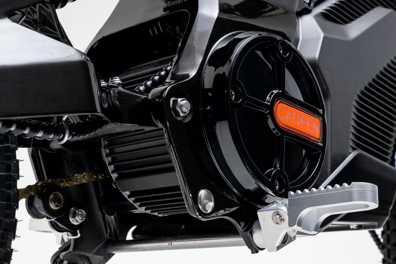 日本初上陸。公道も走れる中国産電動バイク「CAOFEN F80」インプレッション - Off1.jp（オフワン・ドット・ジェイピー）