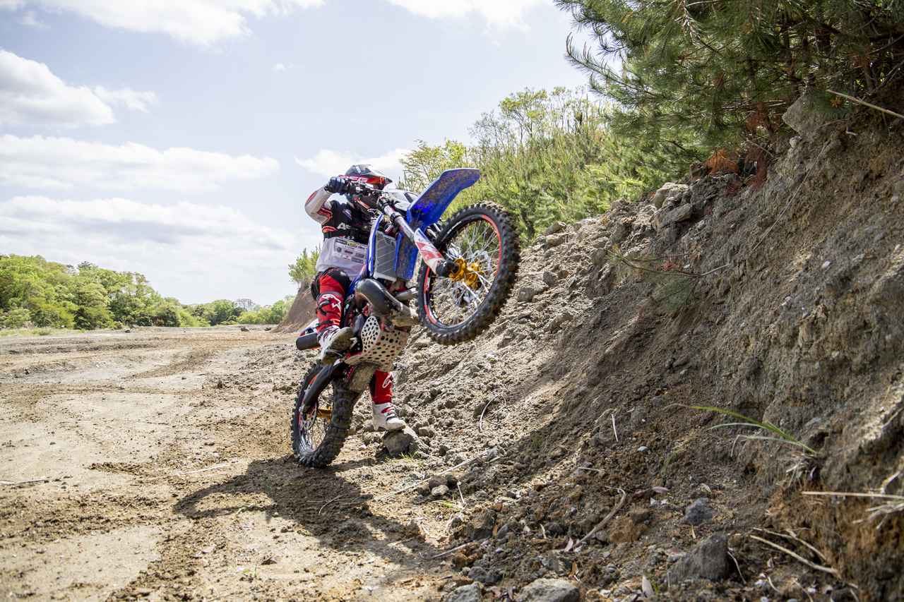 iRC TIRE Presents ロッシ高橋が教えるハードエンデューロテクニックVol.2「狙った位置に落とす''正確な''フロントアップ ...