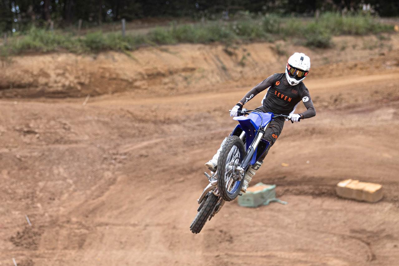 「安心感のある低回転域、あらゆるライダーにおすすめできる」23MY YZ125X／YZ250X 試乗インプレッション ※ムービー連動 - Off1.jp（オフワン・ドット・ジェイピー）