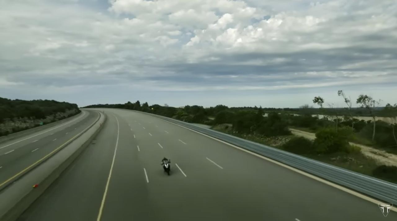 トライアンフ・ギネス・チャレンジ。イヴァン・セルバンテスが24時間で4000kmを走破 - Off1.jp（オフワン・ドット・ジェイピー）