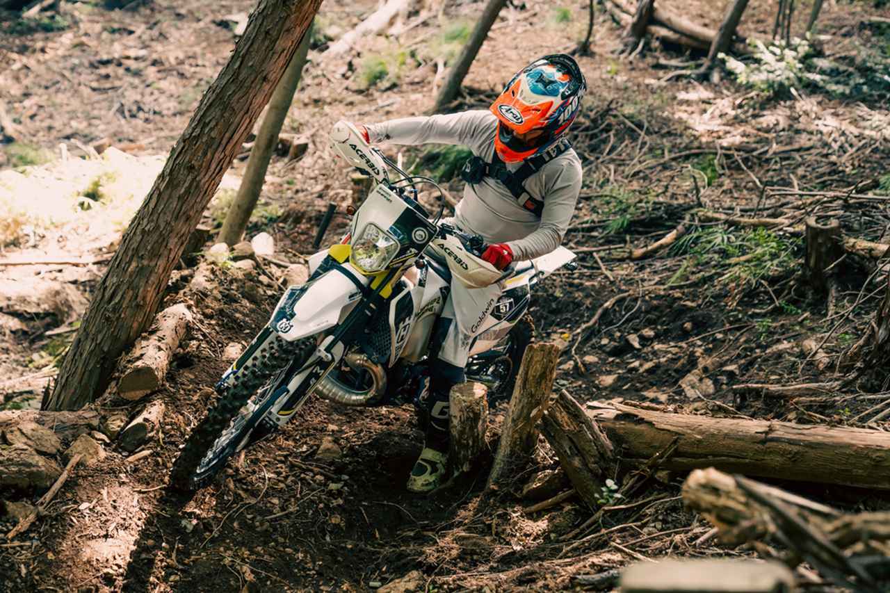 [PR]道を拓く者たち、コース開拓の現場を支えるゴールドウインのモトクロスウエア - Off1.jp（オフワン・ドット・ジェイピー）