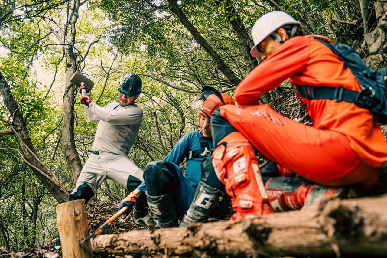 [PR]道を拓く者たち、コース開拓の現場を支えるゴールドウインのモトクロスウエア - Off1.jp（オフワン・ドット・ジェイピー）