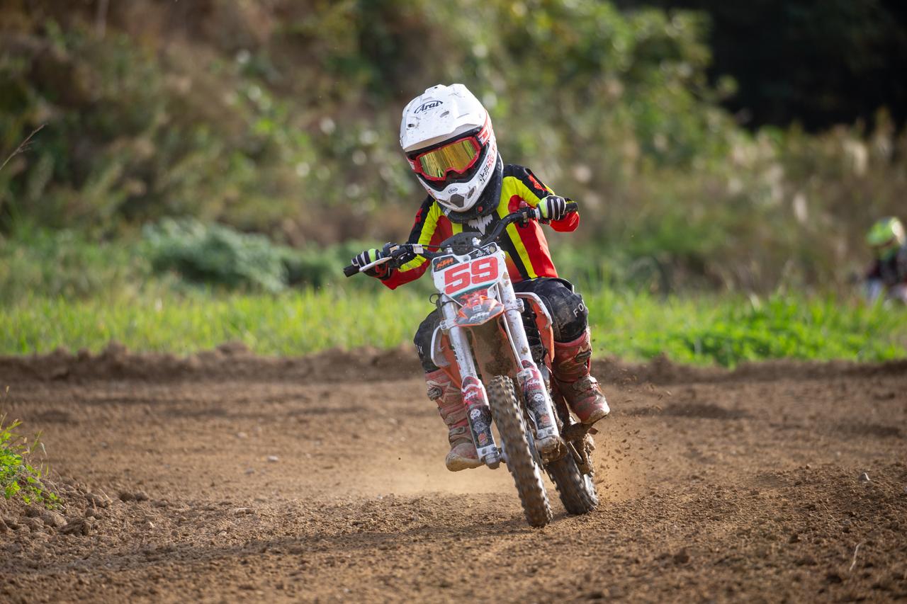 勝利へのプライドがぶつかり合う、44キッズクロス 2024 最終戦 (2/6) - Off1.jp（オフワン・ドット・ジェイピー）