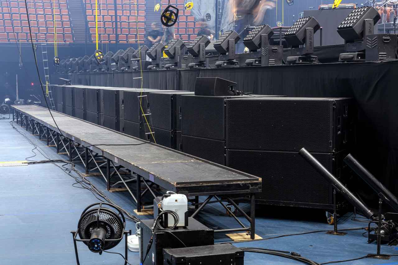 LIVE Report：Official髭男dism「Arena Tour 2024 - Rejoice -」at 大阪城ホール with d ...