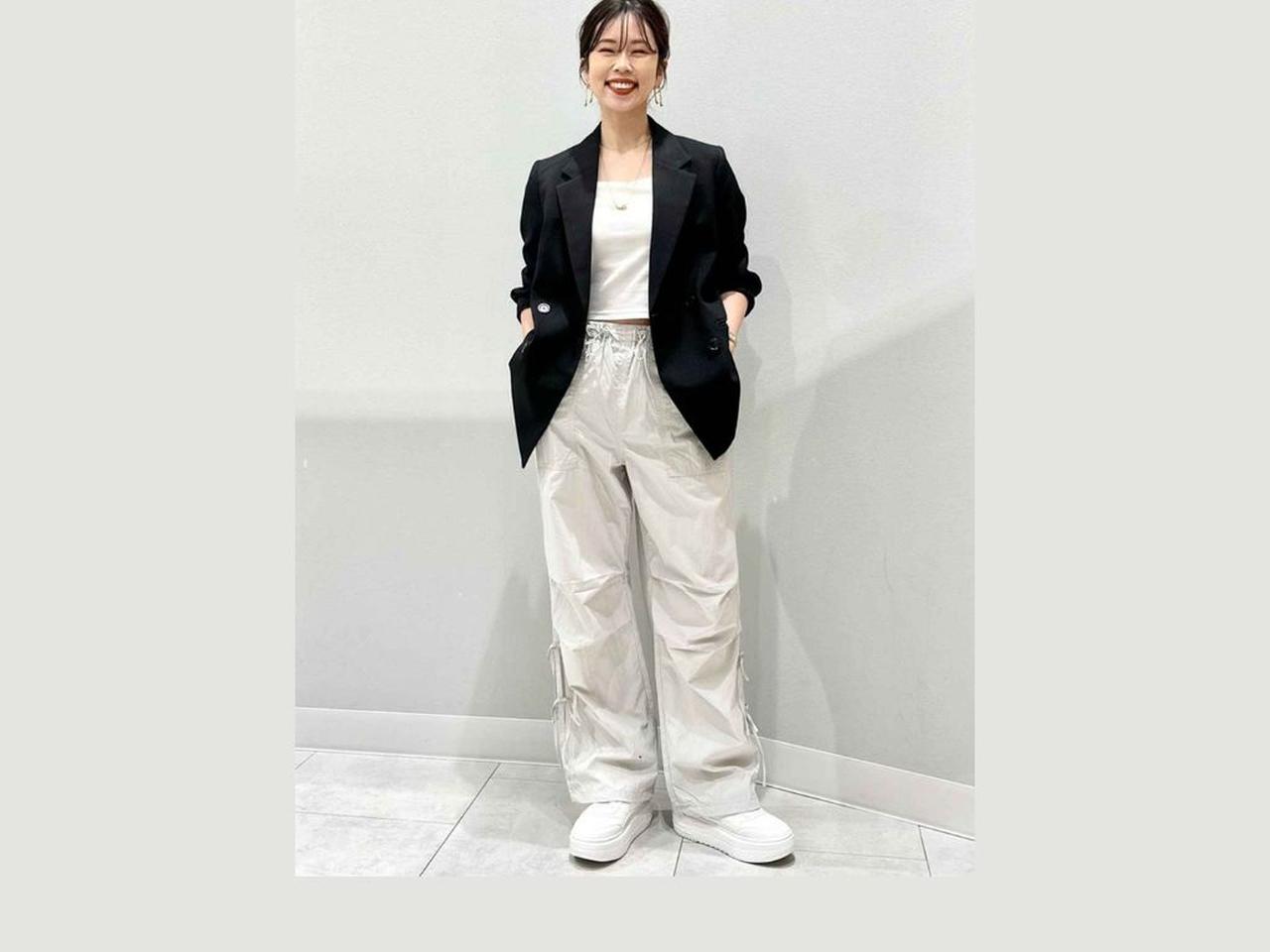 その合わせ方、もう時代遅れかも！【GU】40・50代の垢抜け♡「白スニーカーコーデ」 (2/2) - 【ftn】